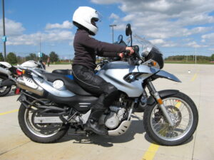 3 Best Motorcycle Riding Positions - Types & FAQs - GoMotoRiders ...